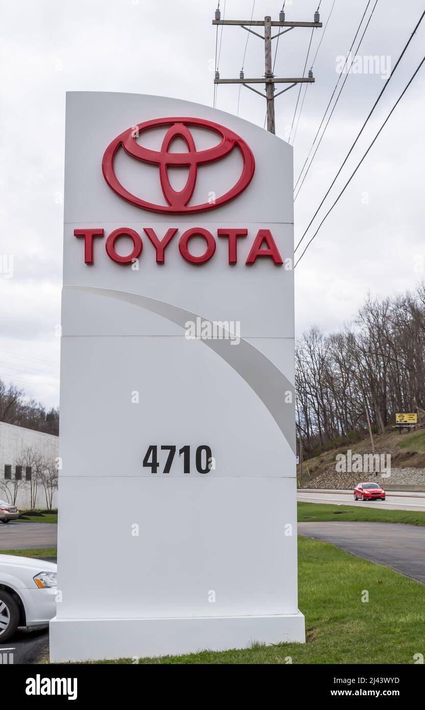 Toyota dealership sign hi-res stock photography and images - Alamy