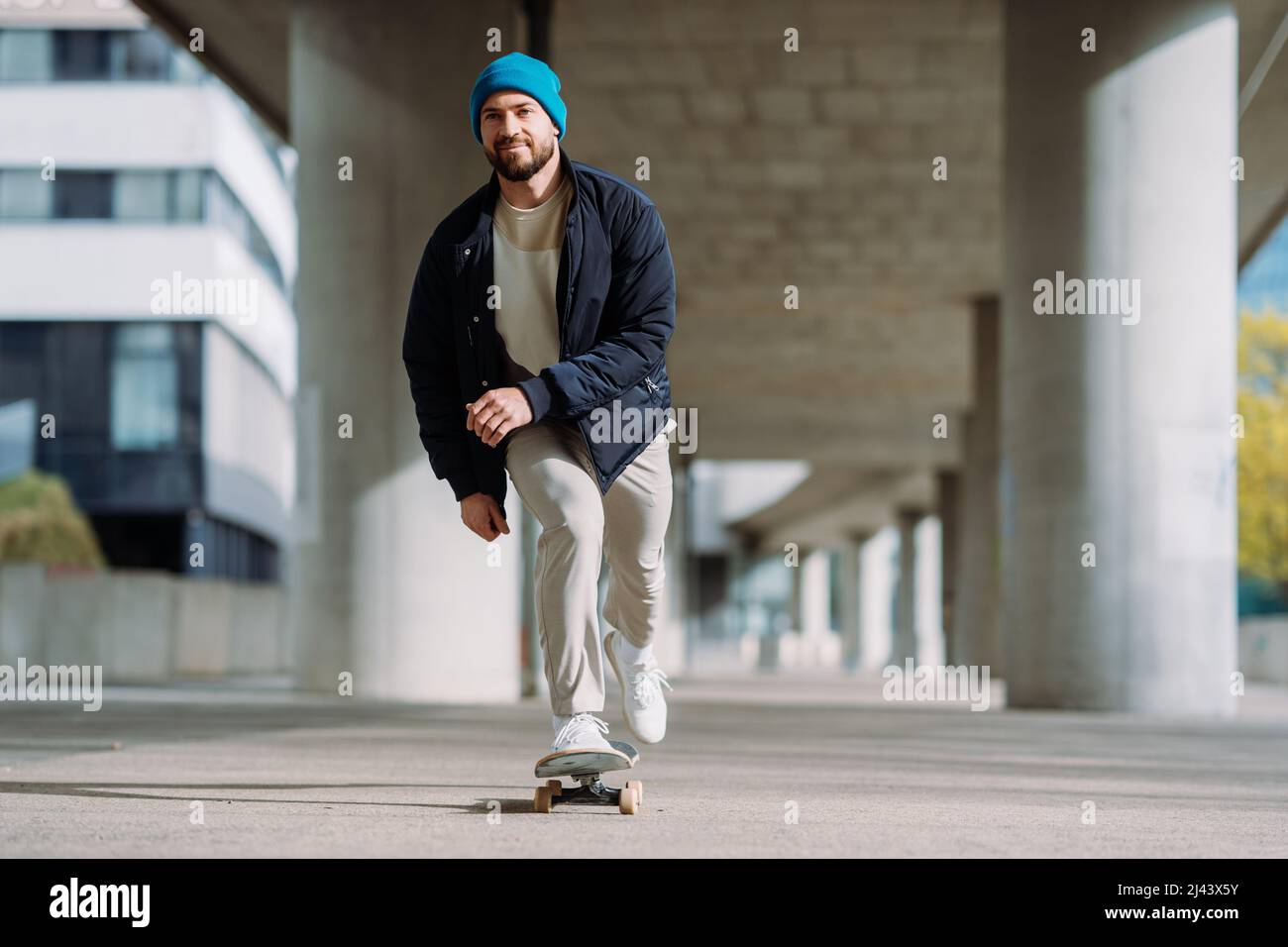 Balancing on board with feet hi-res stock photography and images - Alamy