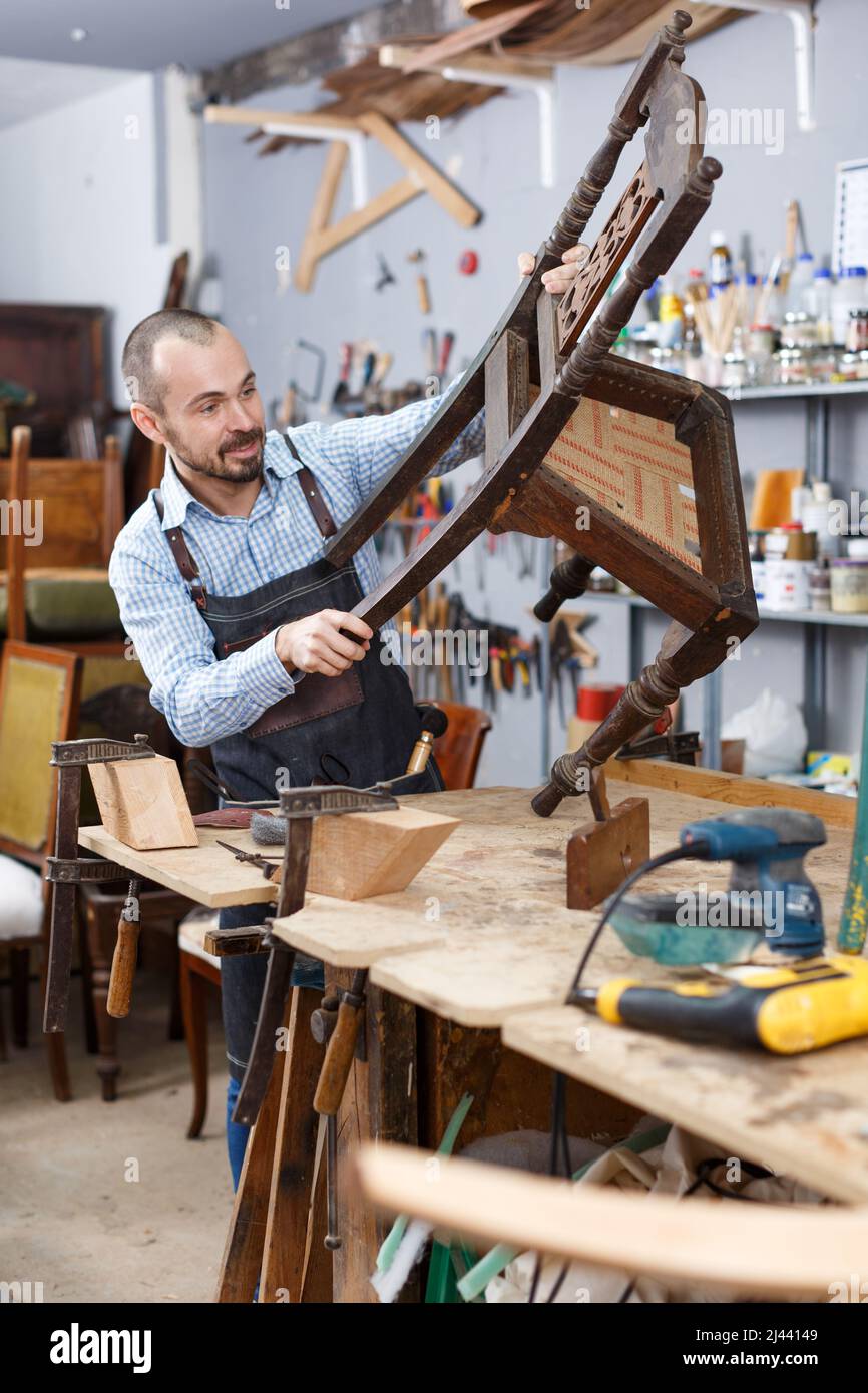 Carpenter hammer chair hi-res stock photography and images - Alamy