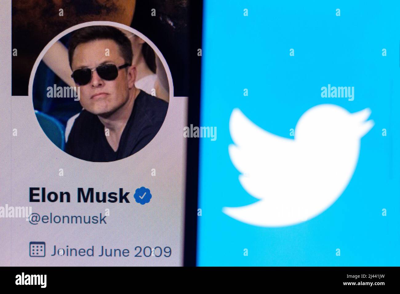 Elon musk official twitter profile hi-res stock photography and images ...