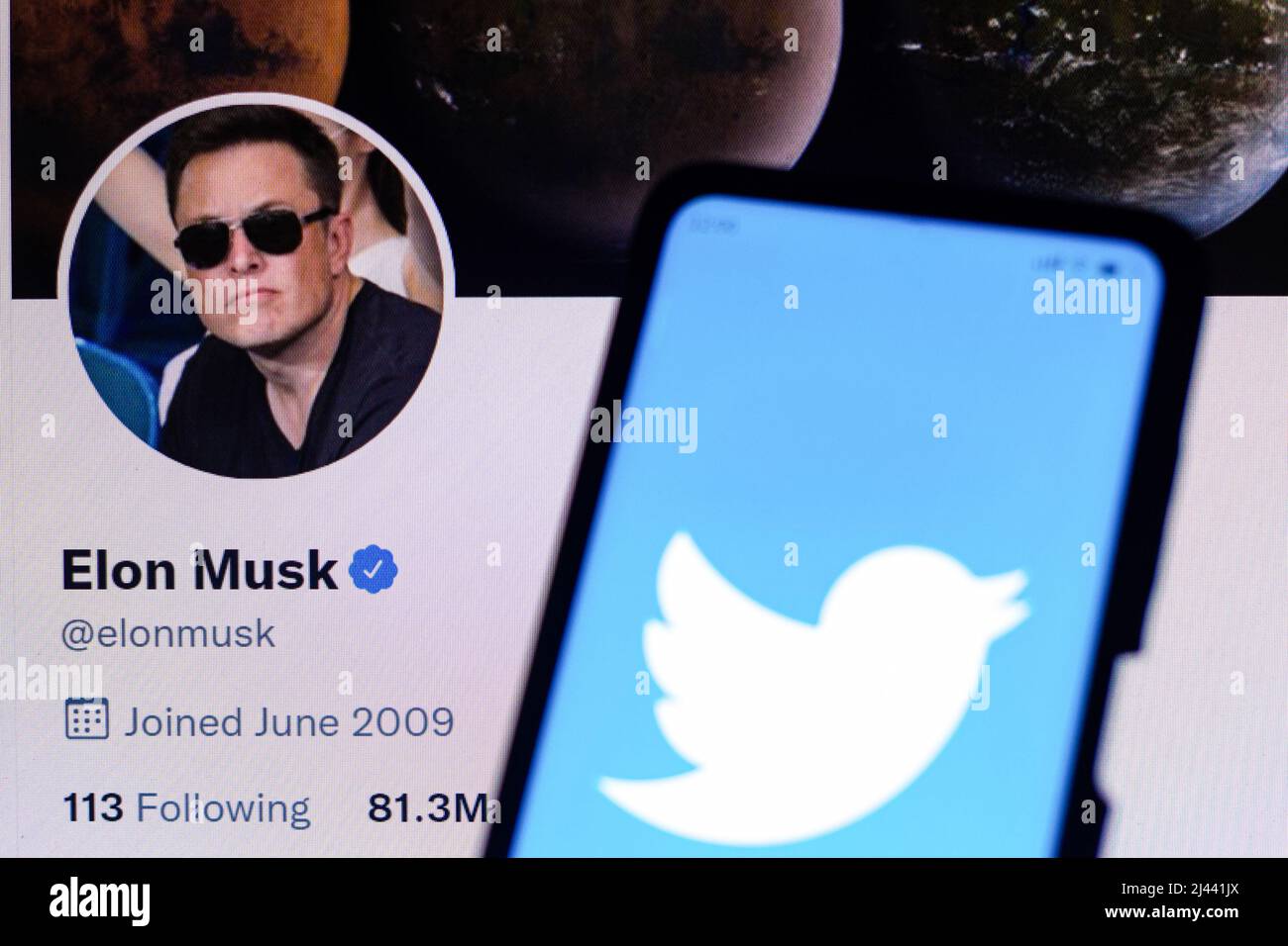 Elon musk official twitter profile hi-res stock photography and images ...