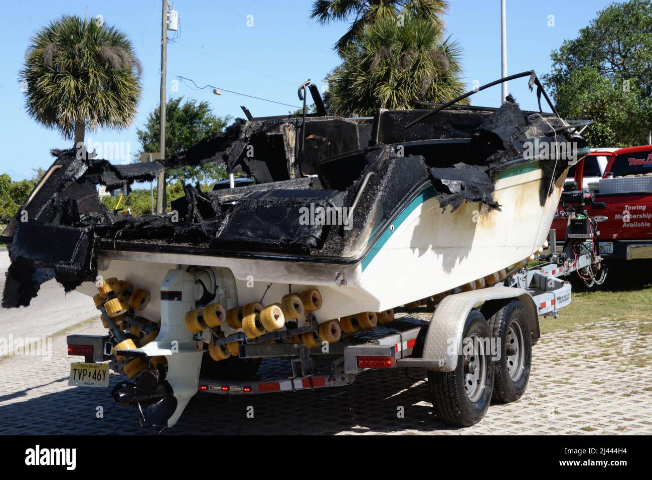 Mpd boats towboat explosion uscg fwc towboatus mfb balla hi-res stock ...
