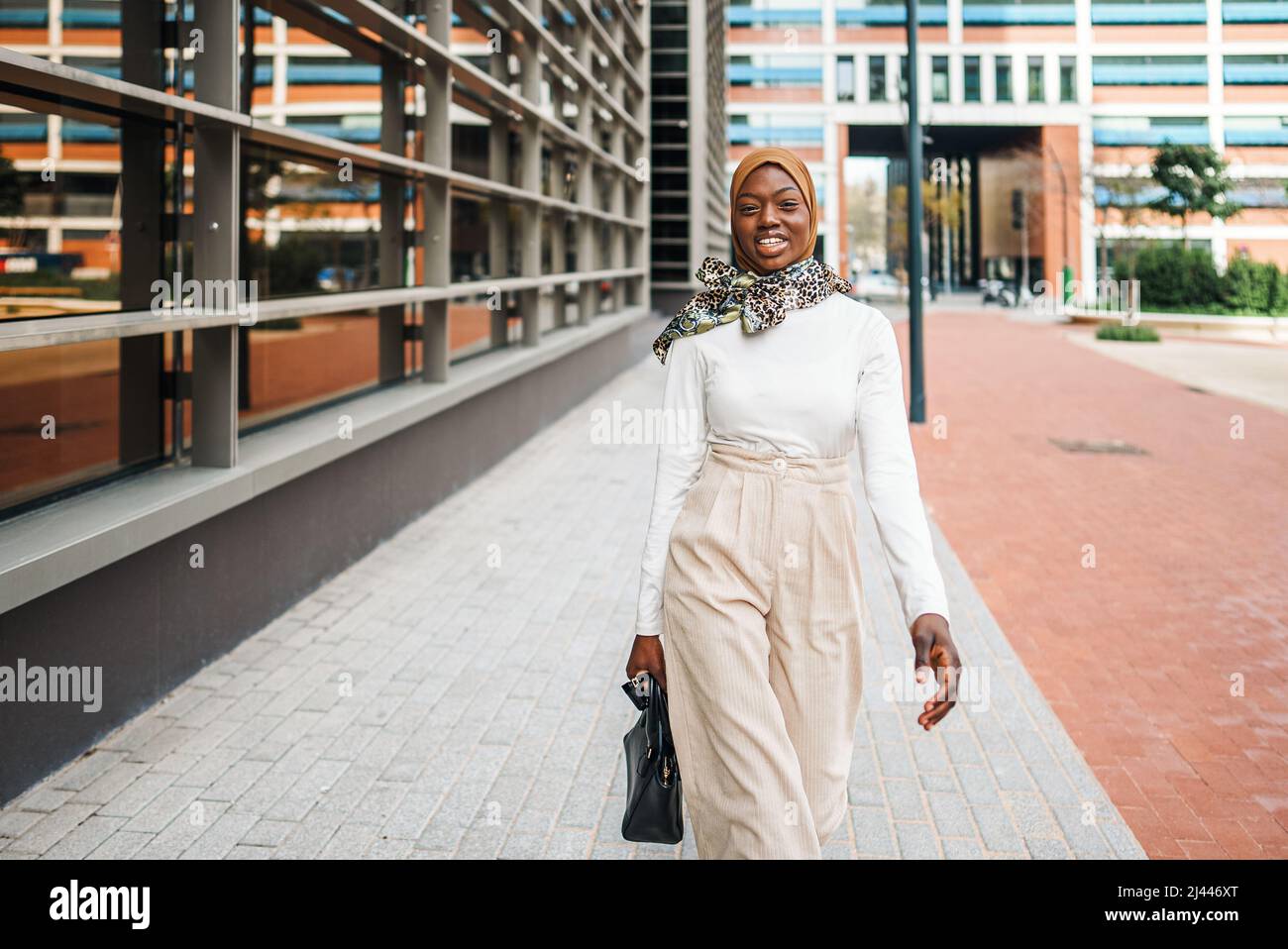 Modern office towers hi-res stock photography and images - Alamy