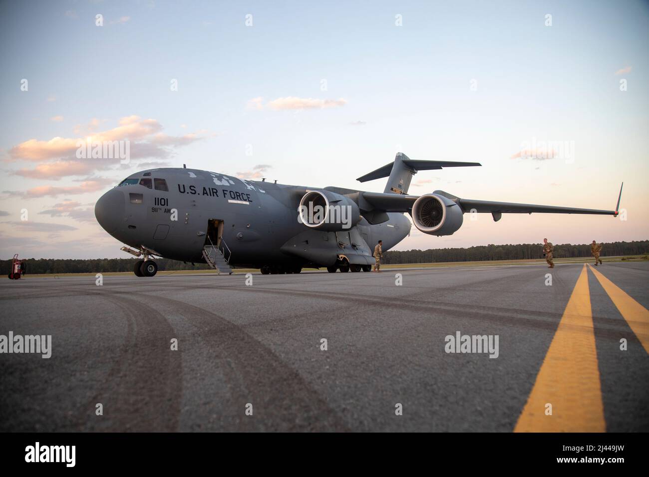 Soldiers assigned to Echo Company, 3rd Aviation Regiment, 3rd Combat ...