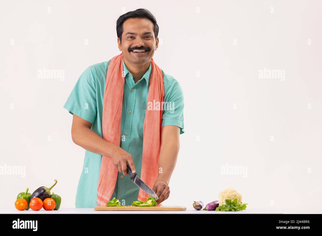 Half cauliflower and knife hi-res stock photography and images - Alamy