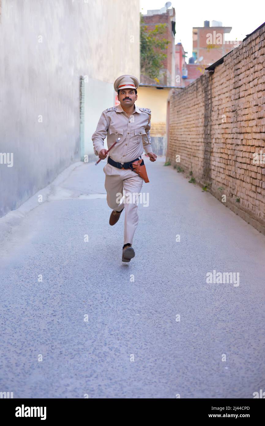 Indian police with gun full view hi-res stock photography and images ...