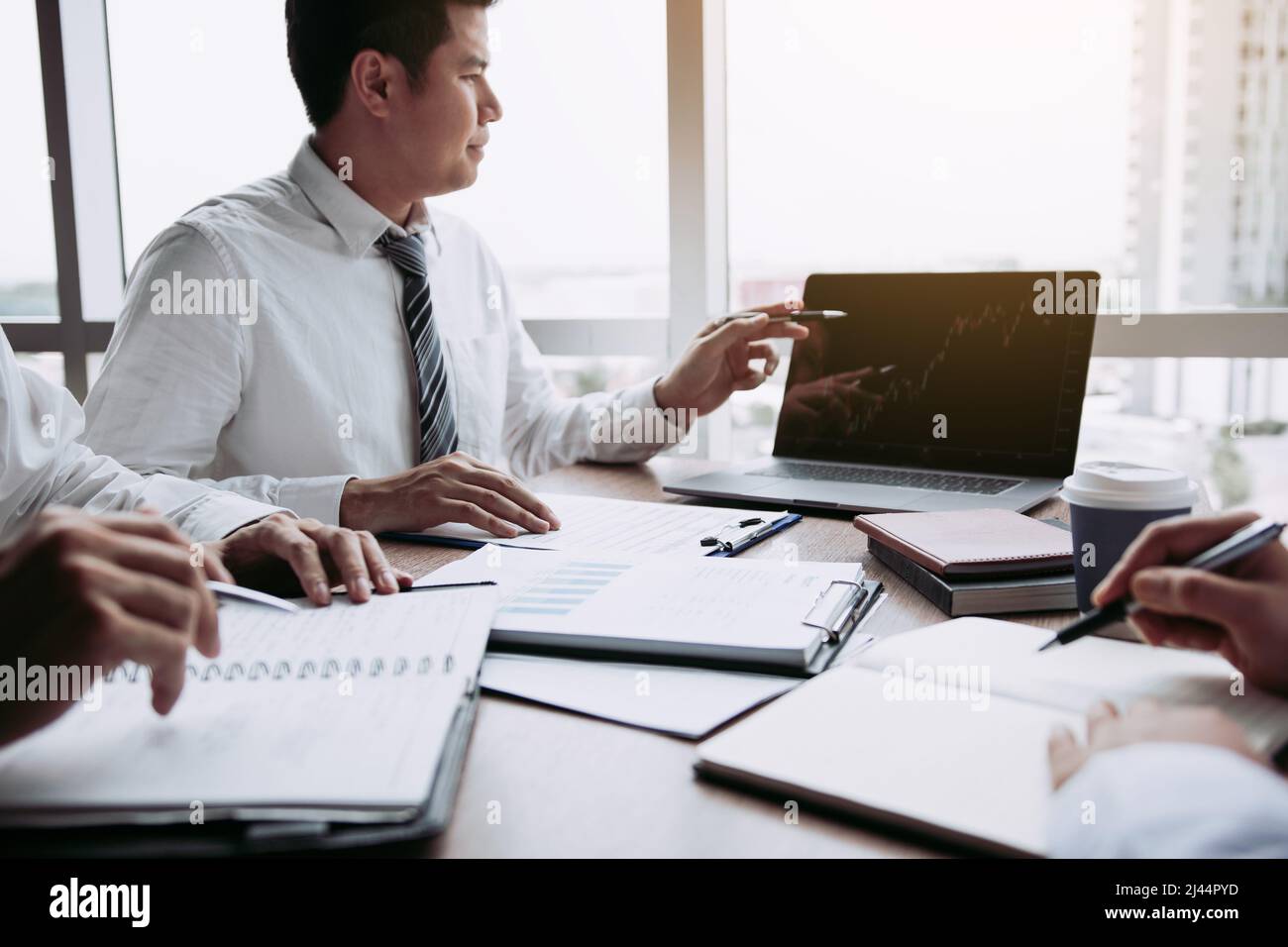 Financial statements computer screen hi-res stock photography and ...