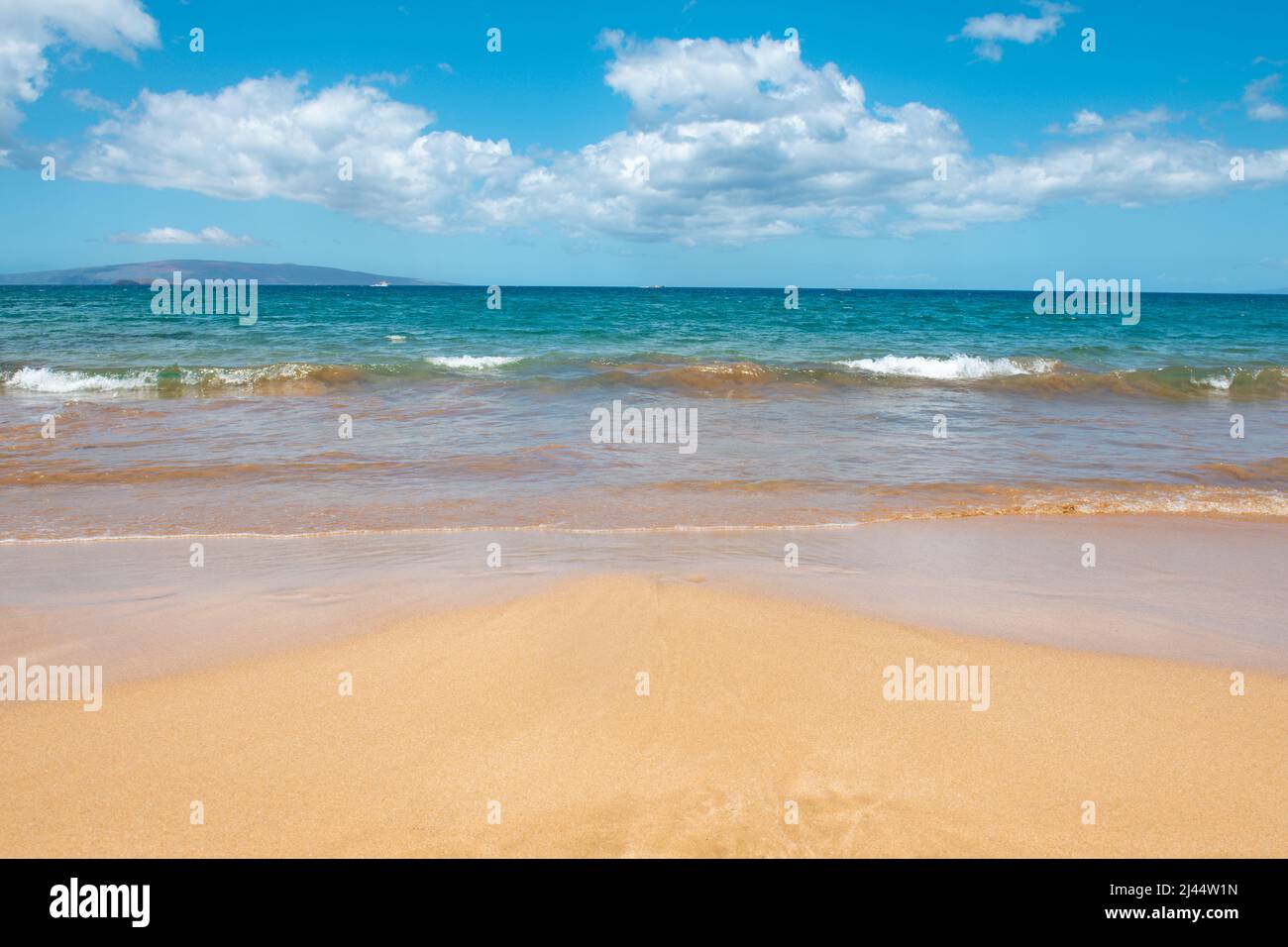 Calm sea beach background. Summer tropical beach with sand. Ocean water ...