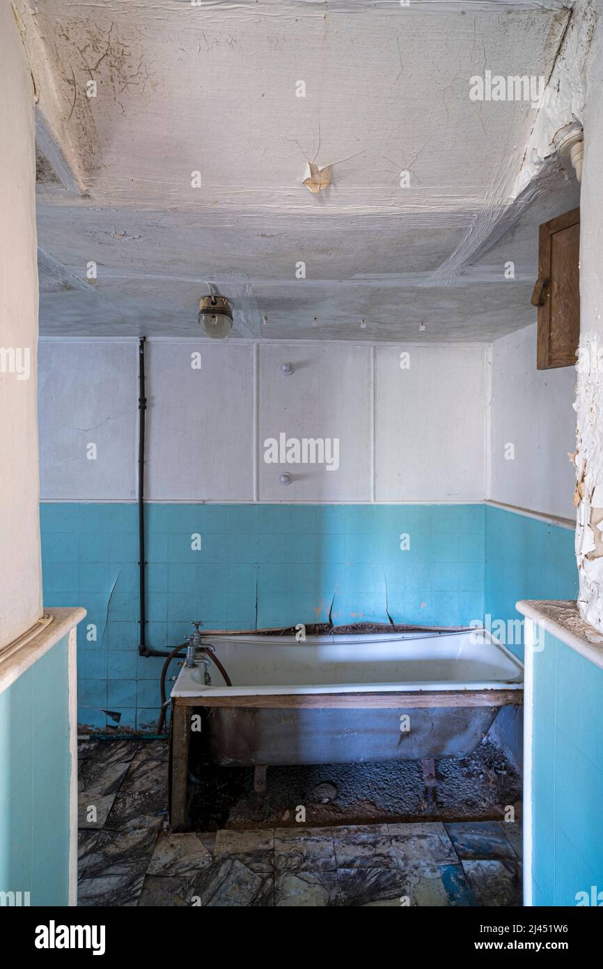 Interior of deserted and dilapidated house in South Devon Stock Photo ...