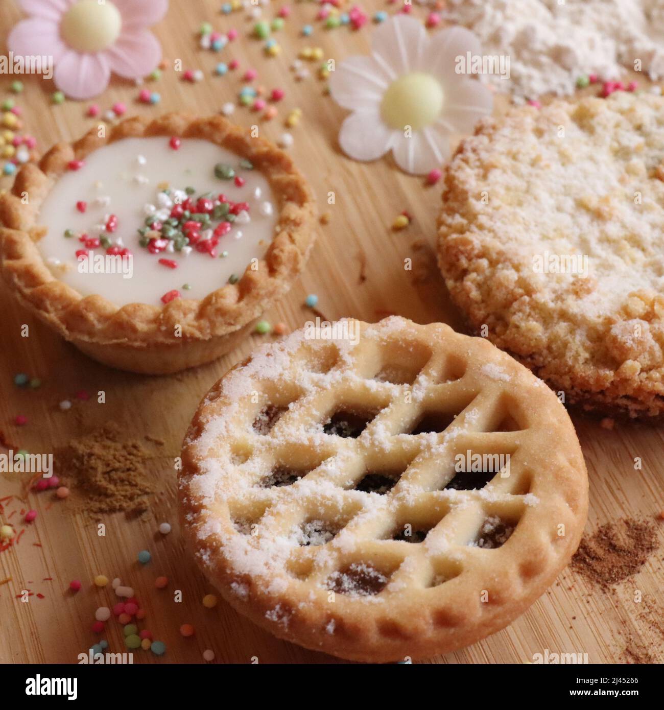 Decorate mince pies with sprinkles Stock Photo - Alamy