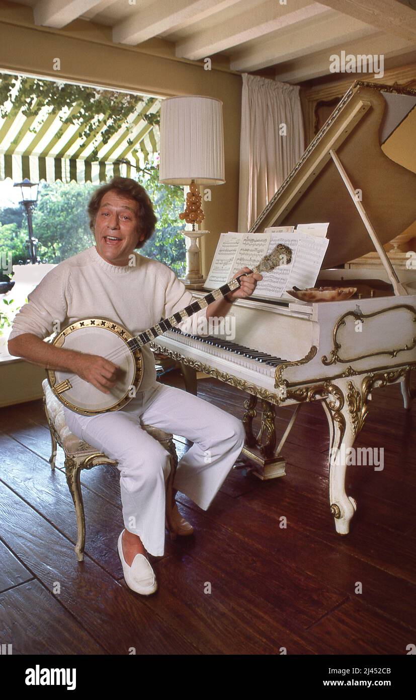 Actor george hi-res stock photography and images - Alamy