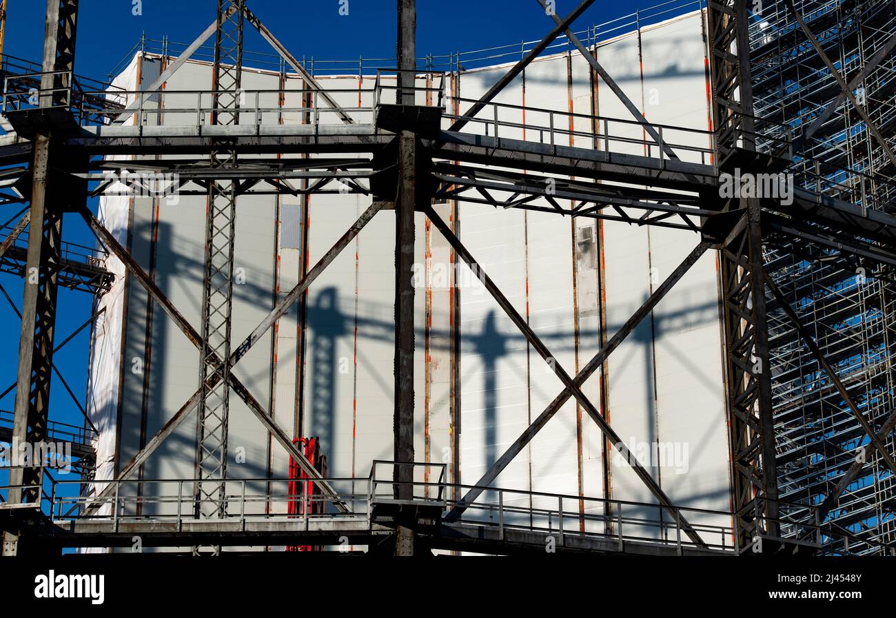 Berlin, Germany. 12th Apr, 2022. Parts of the steel scaffolding of the ...