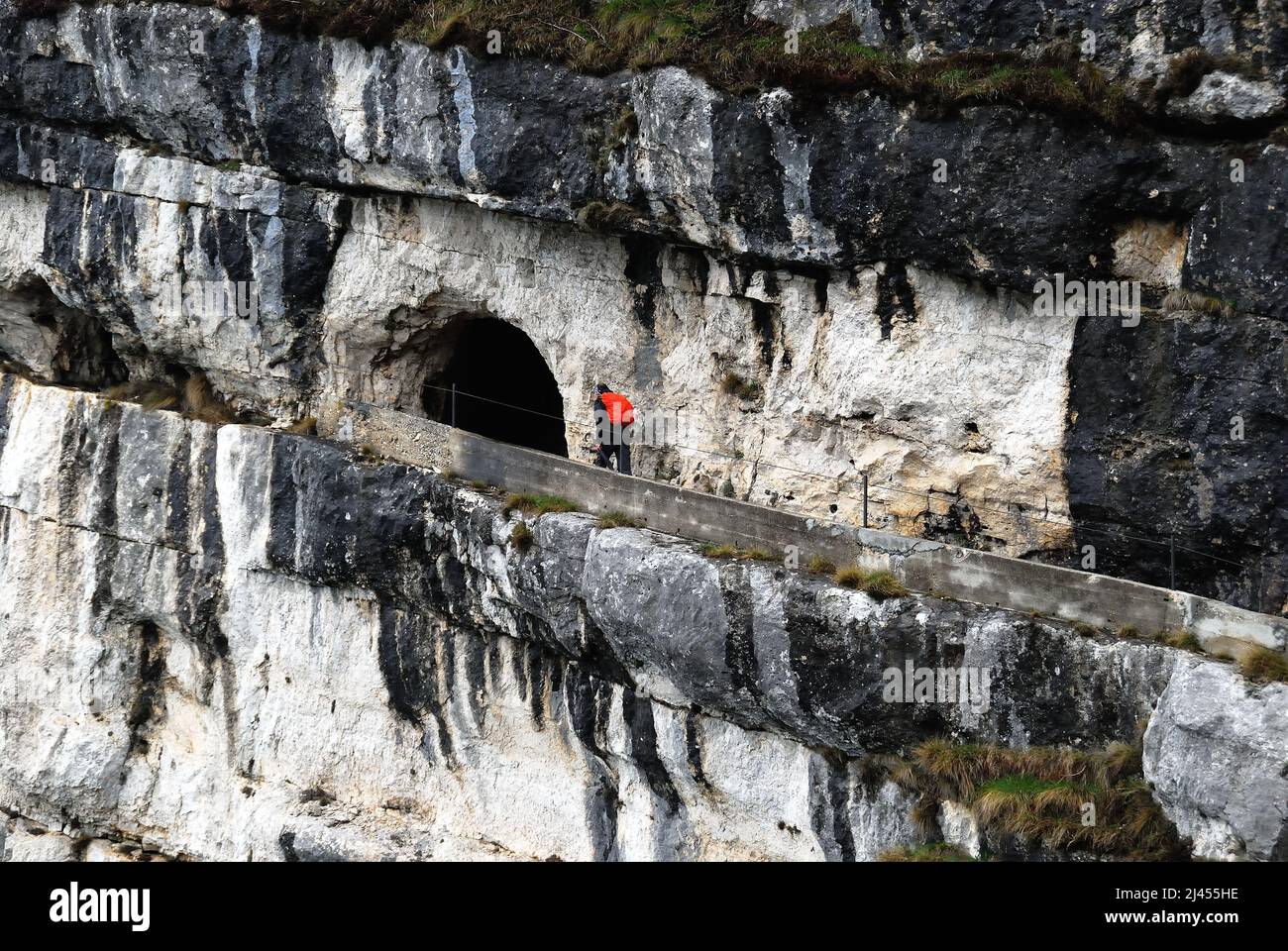 Italian mule track hi-res stock photography and images - Alamy