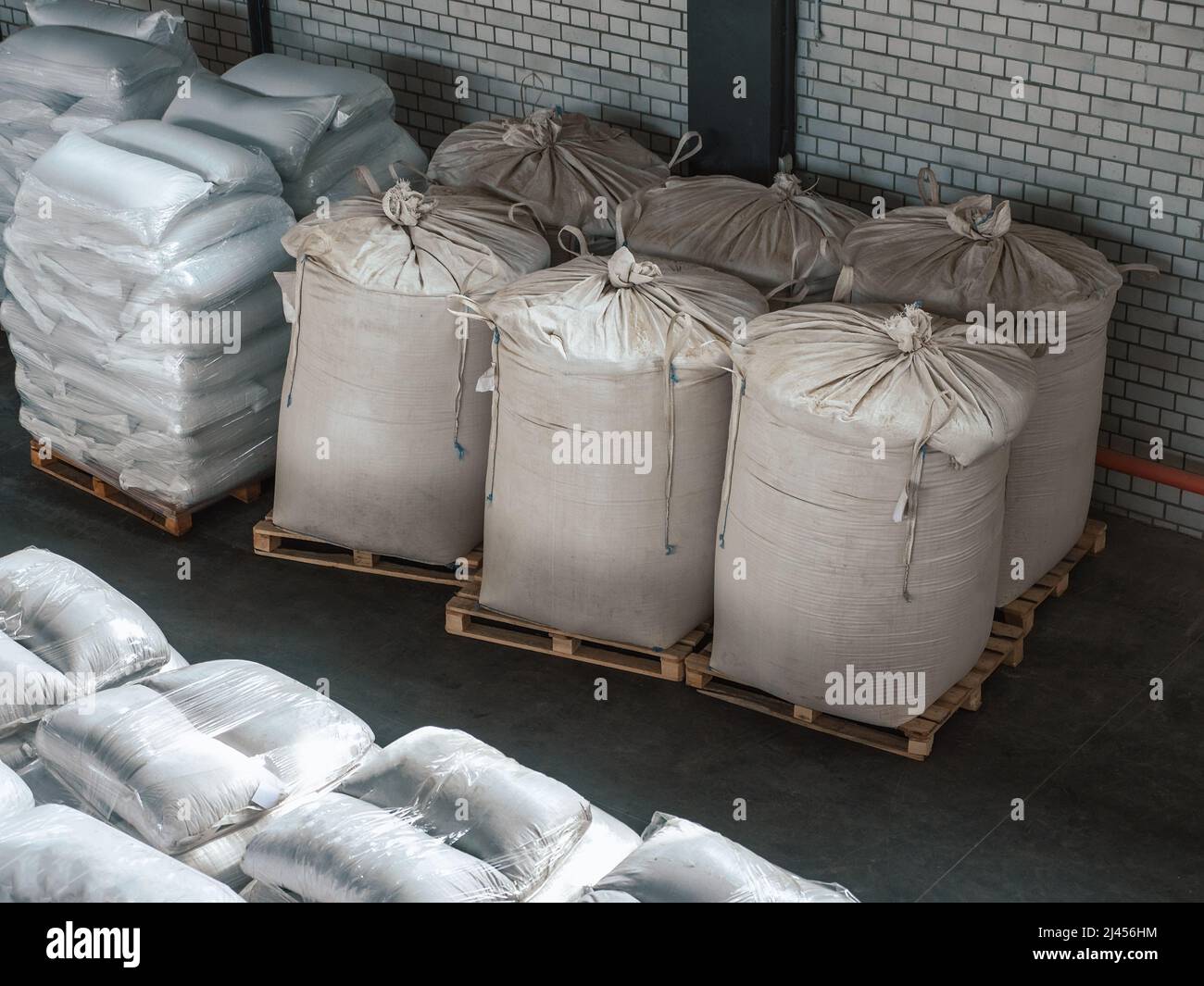 Bulk storage warehouse hi-res stock photography and images - Alamy