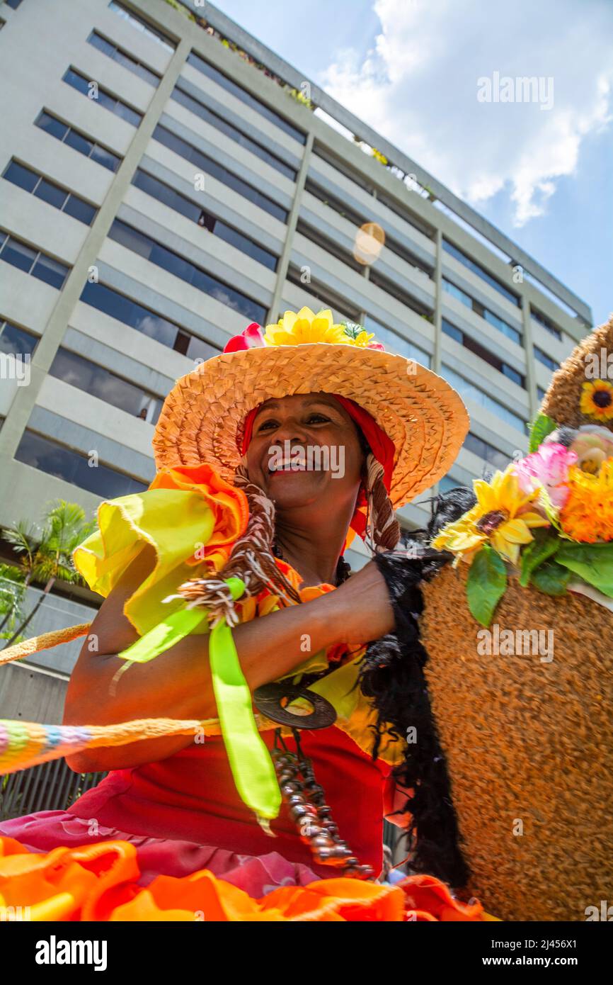 The palmeros of Chacao return to their traditional palm parade, after 2 ...