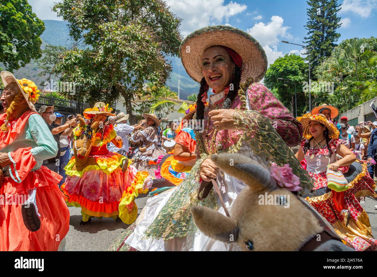 The palmeros of Chacao return to their traditional palm parade, after 2 ...