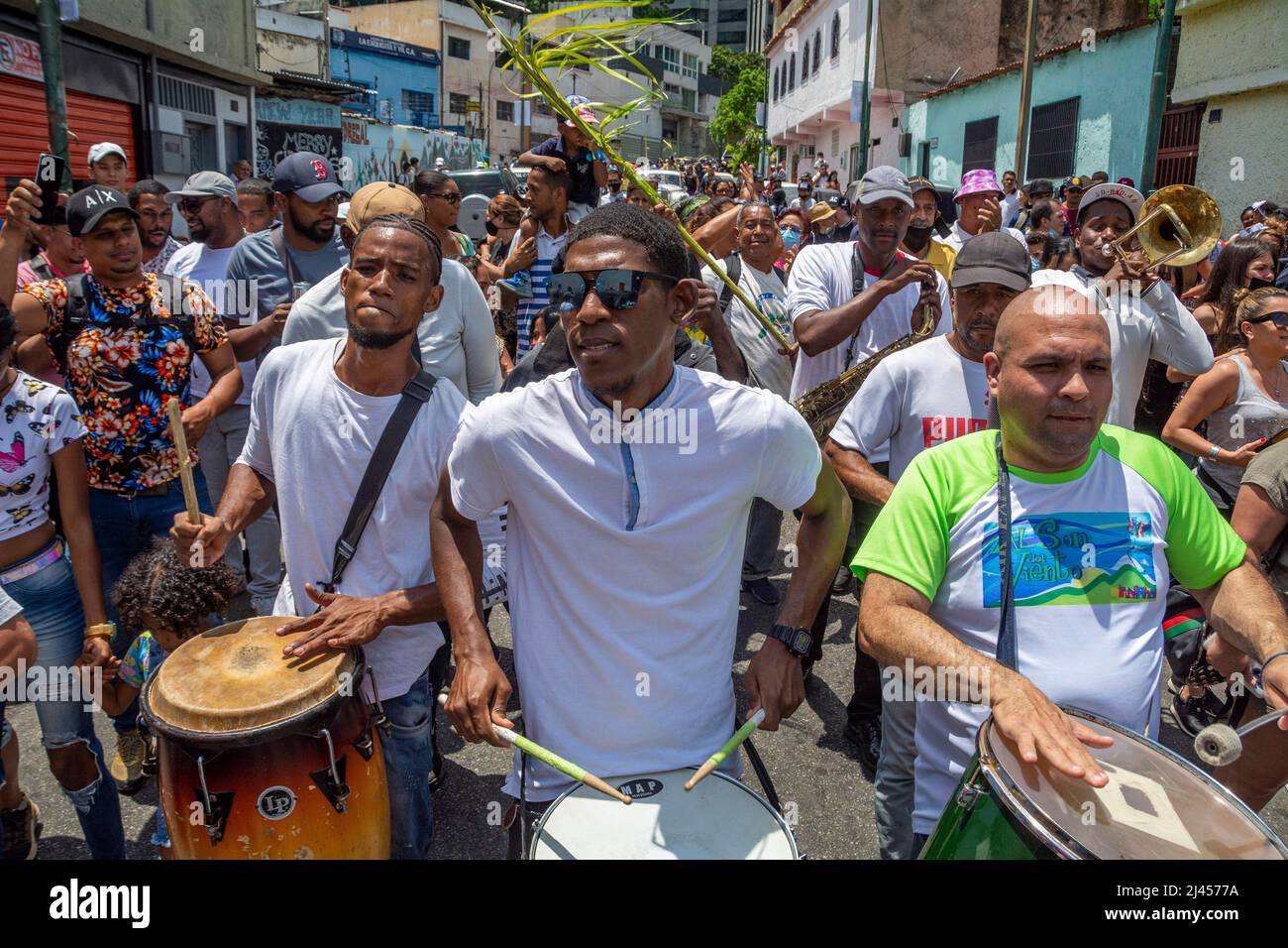 The palmeros of Chacao return to their traditional palm parade, after 2 ...
