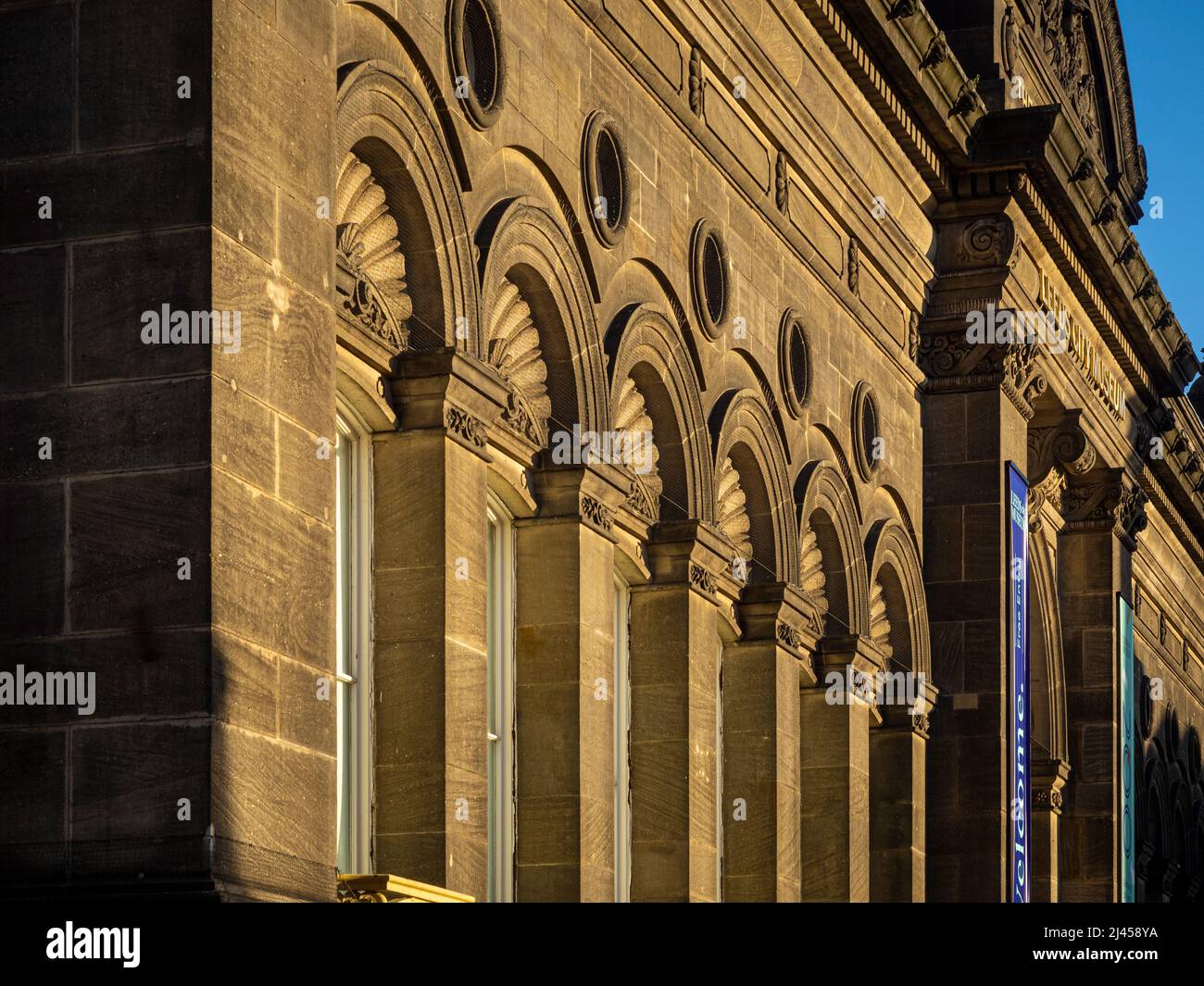 Segmental headed windows hi-res stock photography and images - Alamy