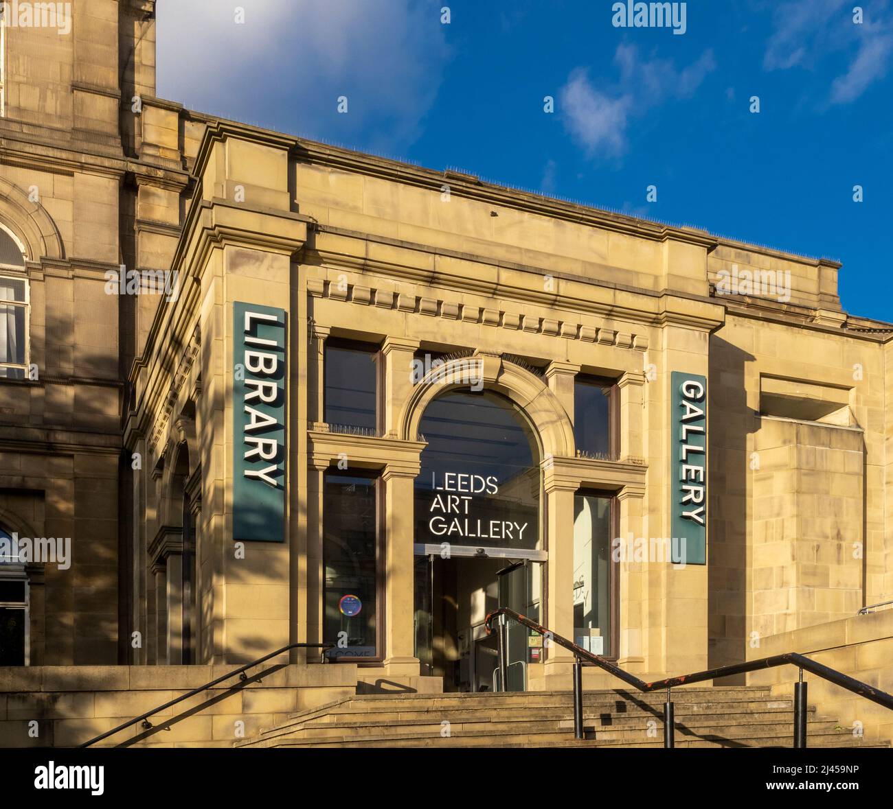 Leeds art gallery hi-res stock photography and images - Alamy