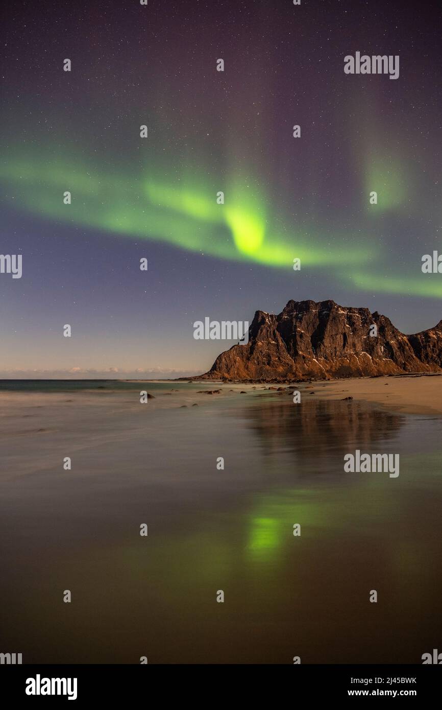 Nordlicht über den Lofoten, Nordlichter, Insel, Skandinavien, Polarlicht, Polarlichter, Nordland ...