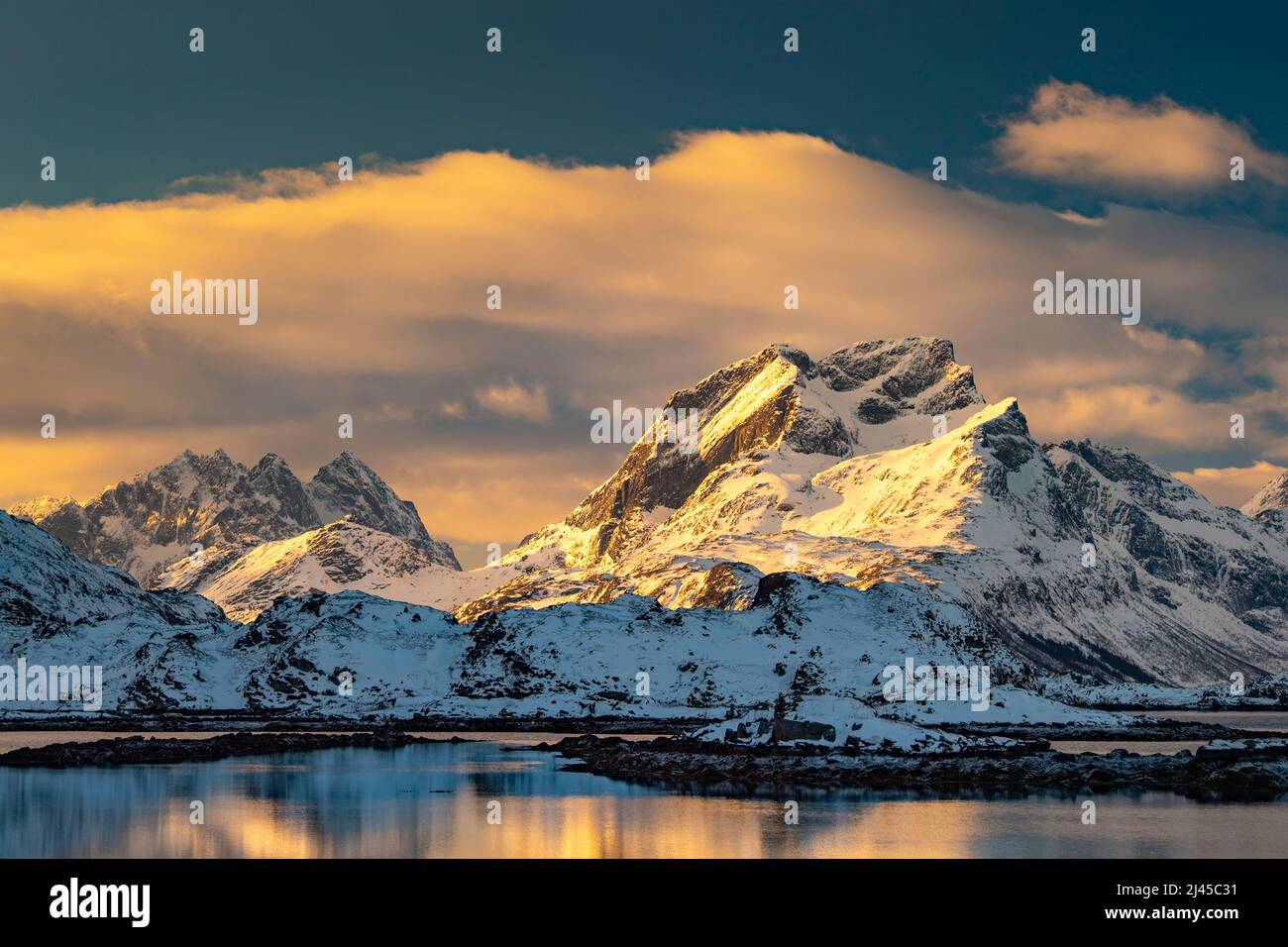 Lofoten inseln hi-res stock photography and images - Alamy