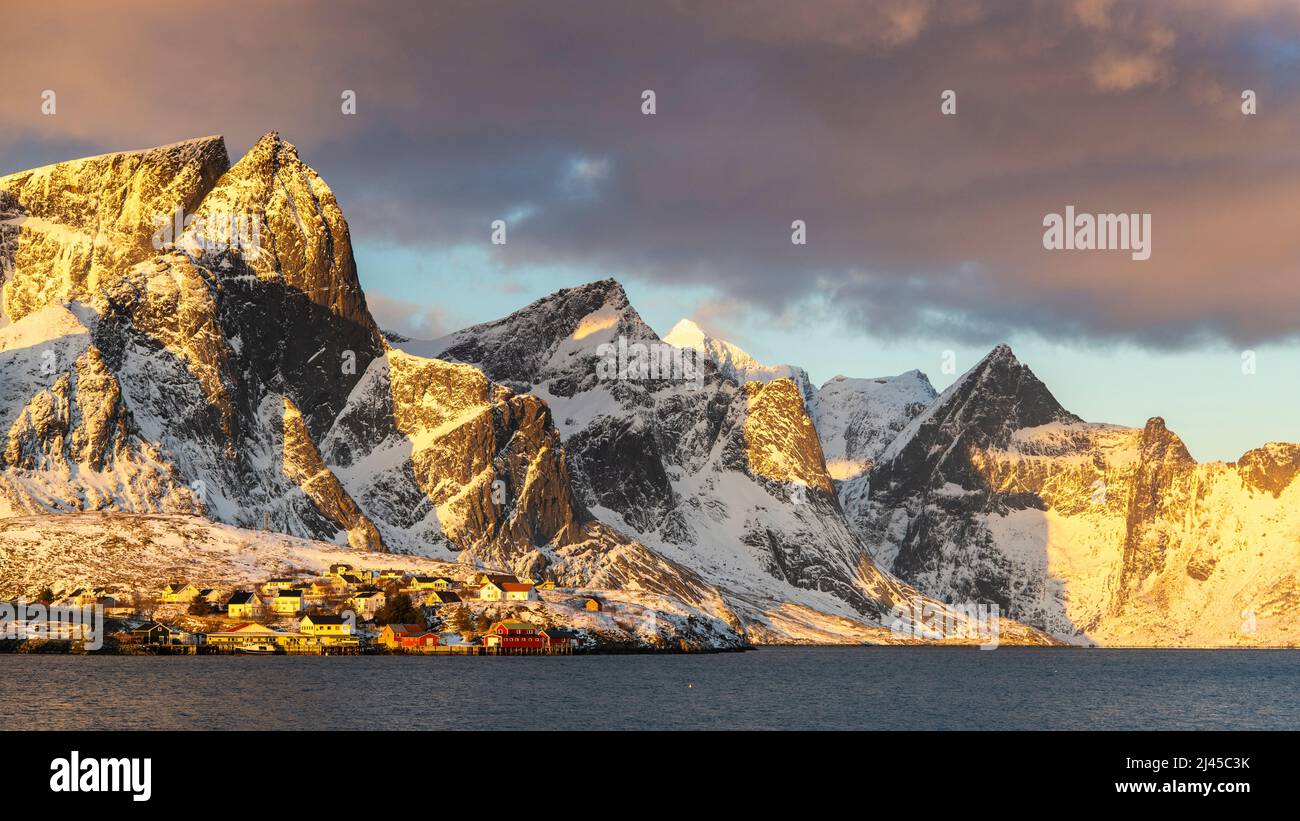 Inseln moskenes hi-res stock photography and images - Alamy