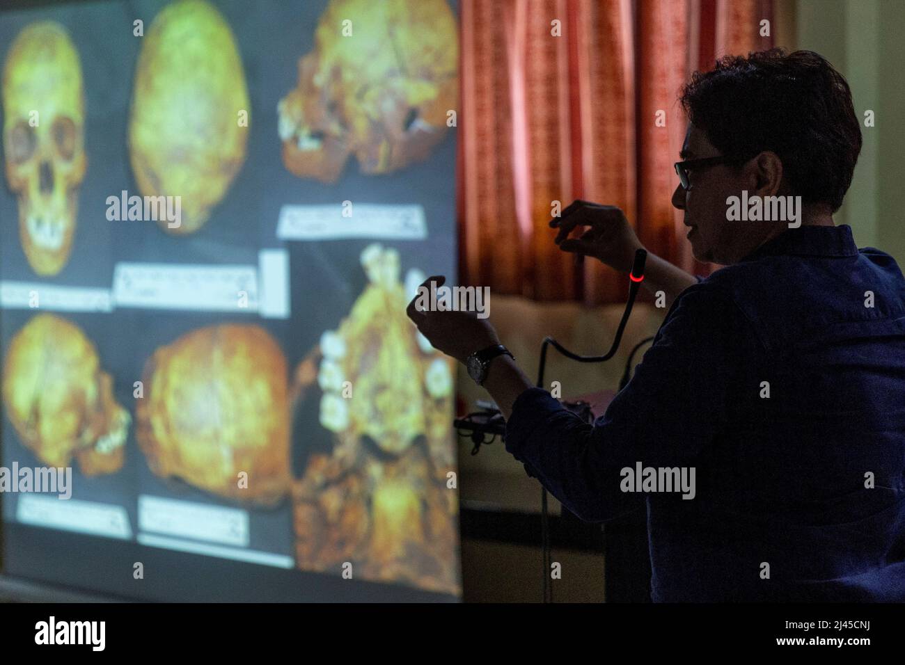 Forensic pathologist raquel fortun hi-res stock photography and images ...