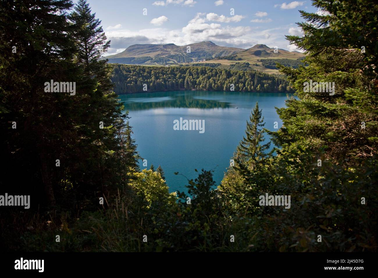 Besse-et-Saint-Anastaise (central-southern France): Lake Pavin ...