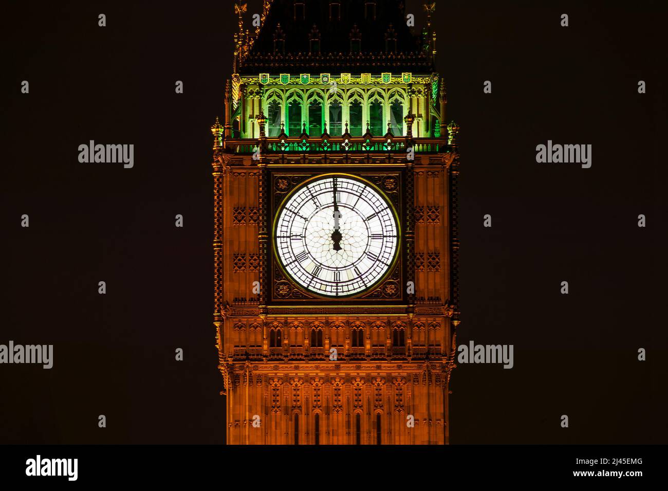 Clock striking 12 o'clock hi-res stock photography and images - Alamy