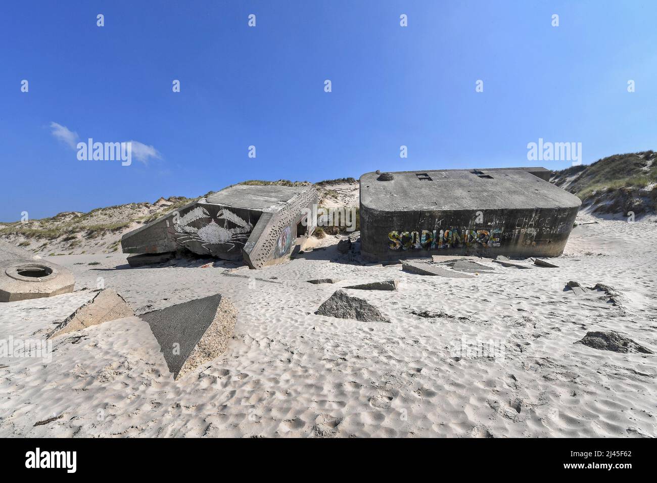 Bunker archeology hi-res stock photography and images - Alamy