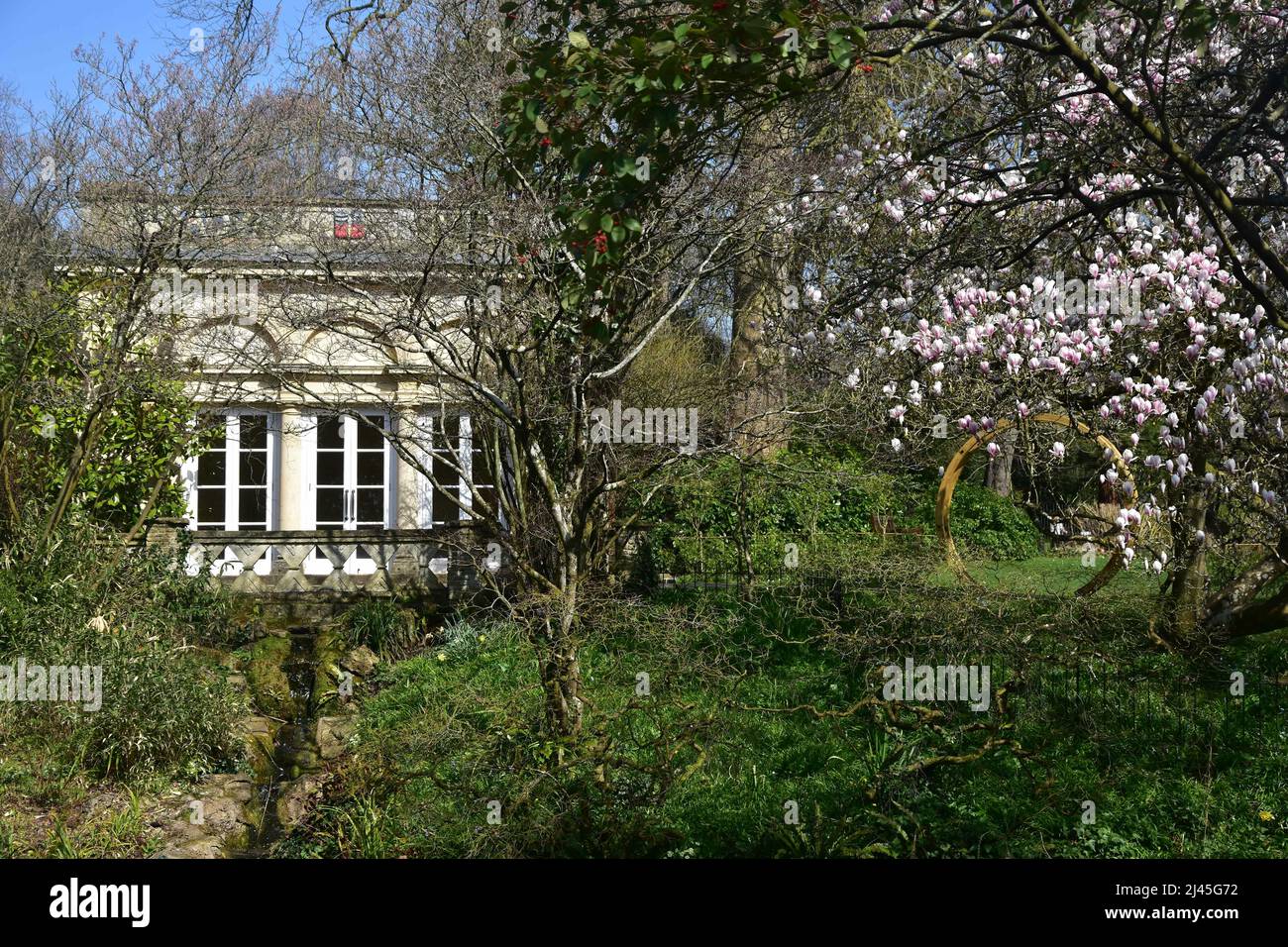 Temple of Minerva, Botanical Gardens, Bath, UK Stock Photo - Alamy