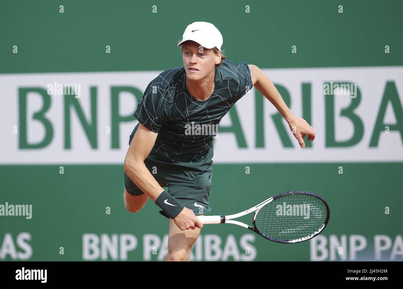 Jannik Sinner of Italia during day 2 of the Rolex Monte-Carlo Masters ...