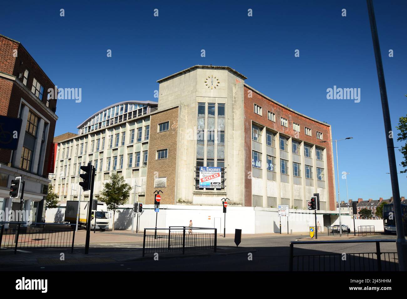 Demolition former bhs building hi-res stock photography and images - Alamy