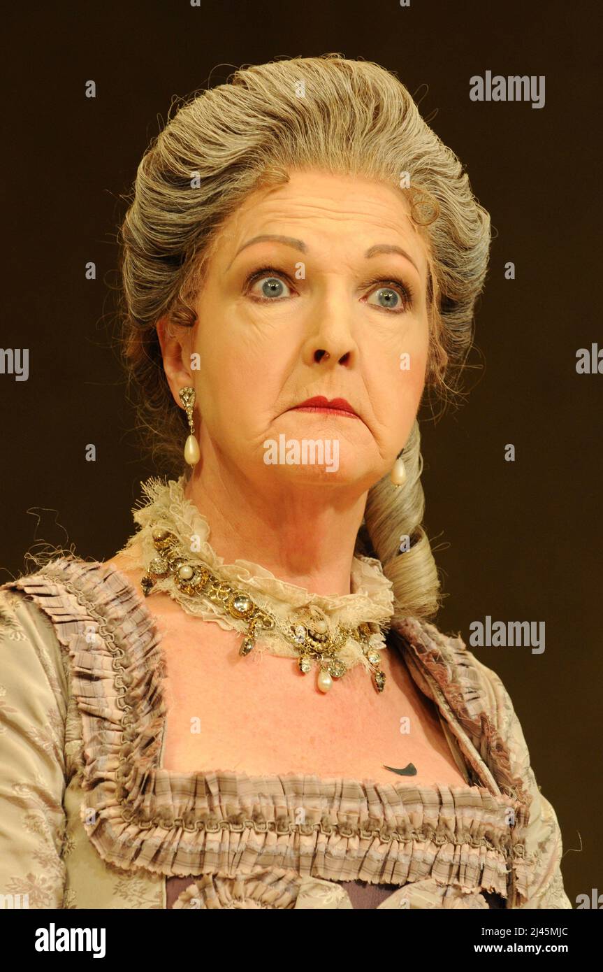 Penelope keith hi-res stock photography and images - Alamy