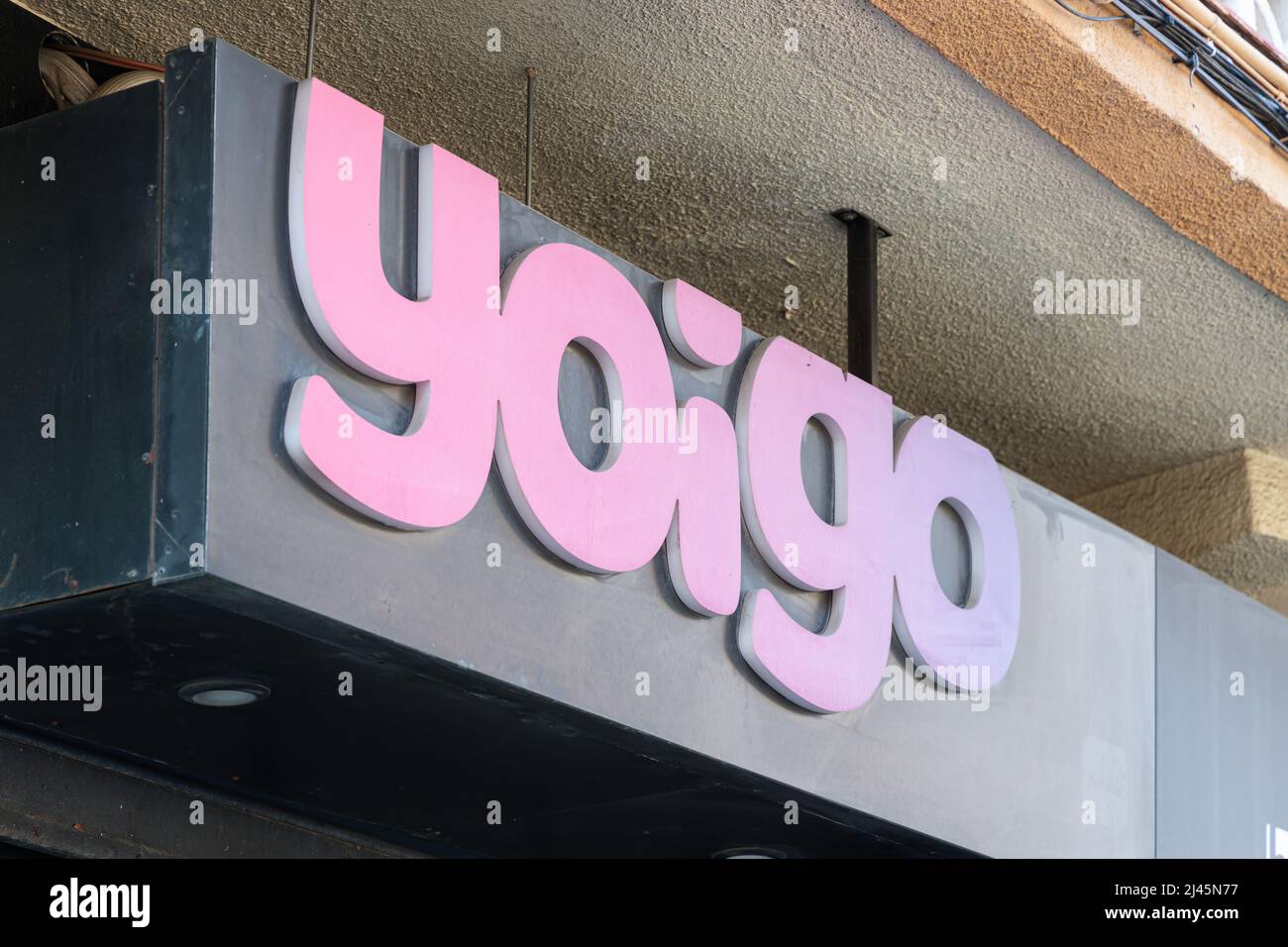 VALENCIA, SPAIN - APRIL 07, 2022: Yoigo is a mobile network operator in ...