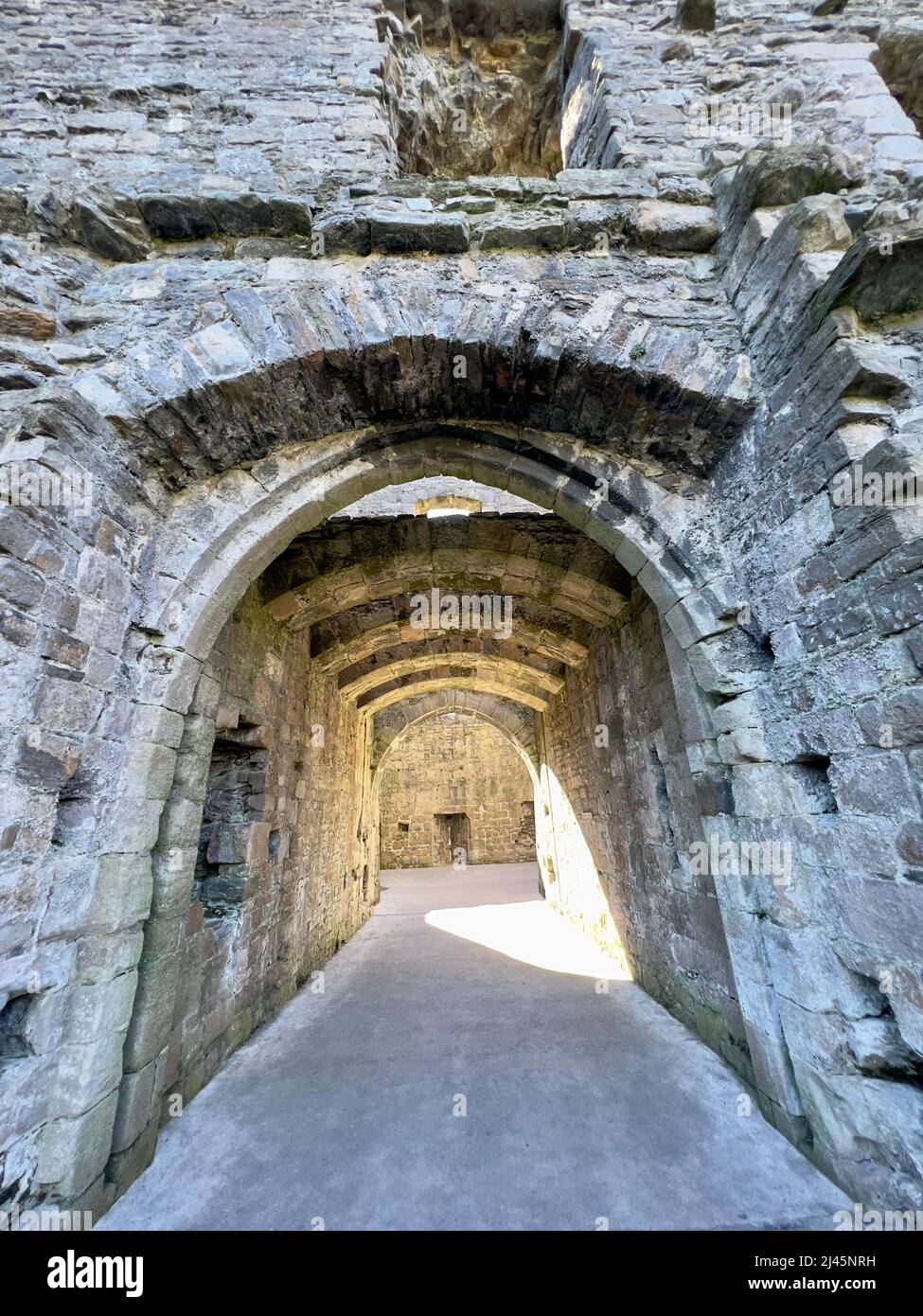 Medieval stone castle and drawbridge hi-res stock photography and ...