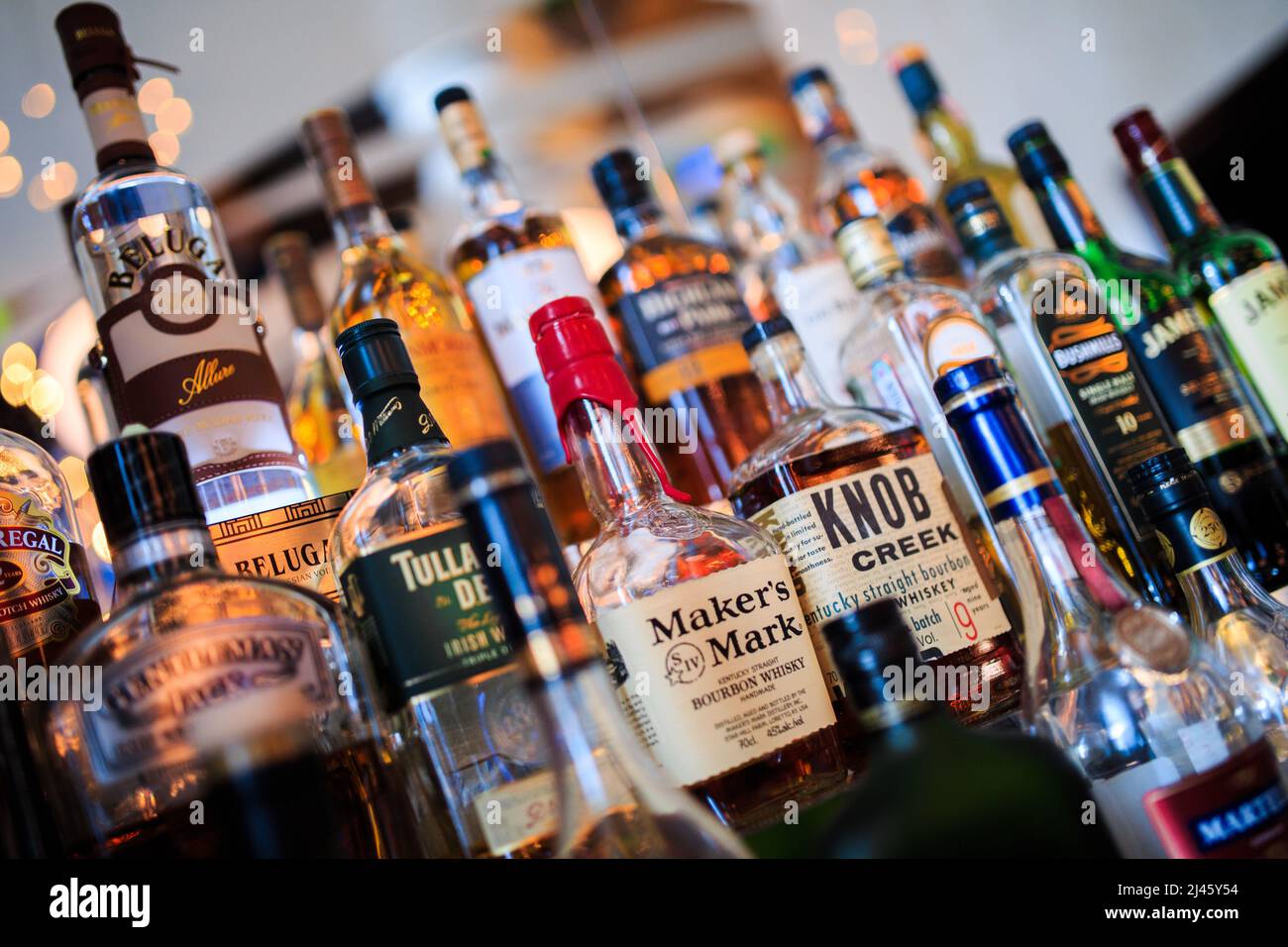 Alcohol beverages on shelf hi-res stock photography and images - Alamy