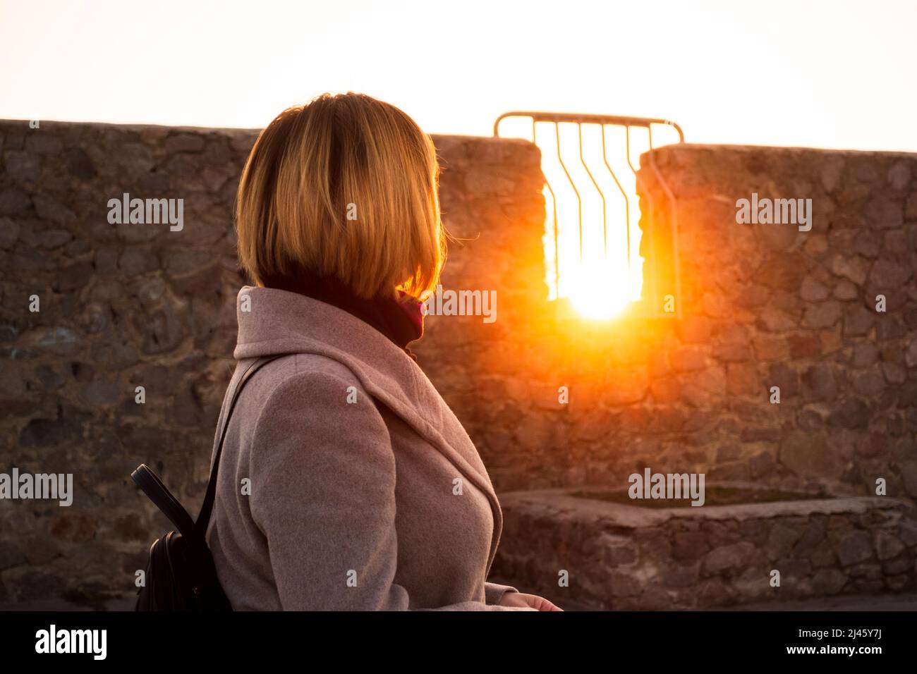 Girl watching sunrise hi-res stock photography and images - Alamy