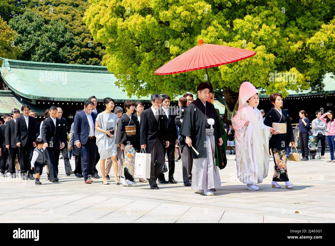 Japan. Tokyo. Traditional wedding ceremony at Meiji Jingu Shinto shrine ...