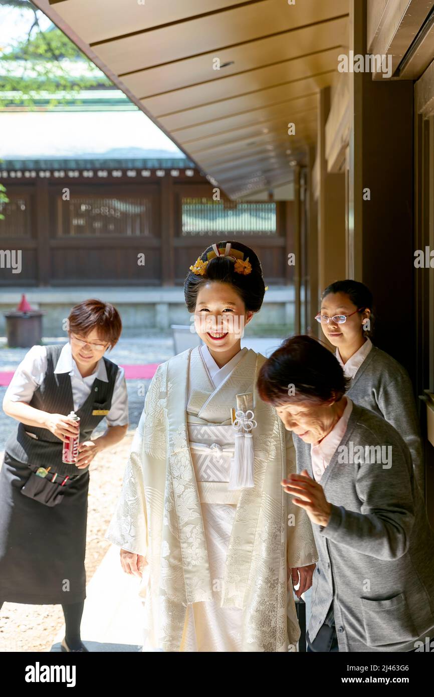 Shinto shrine ritual hi-res stock photography and images - Alamy