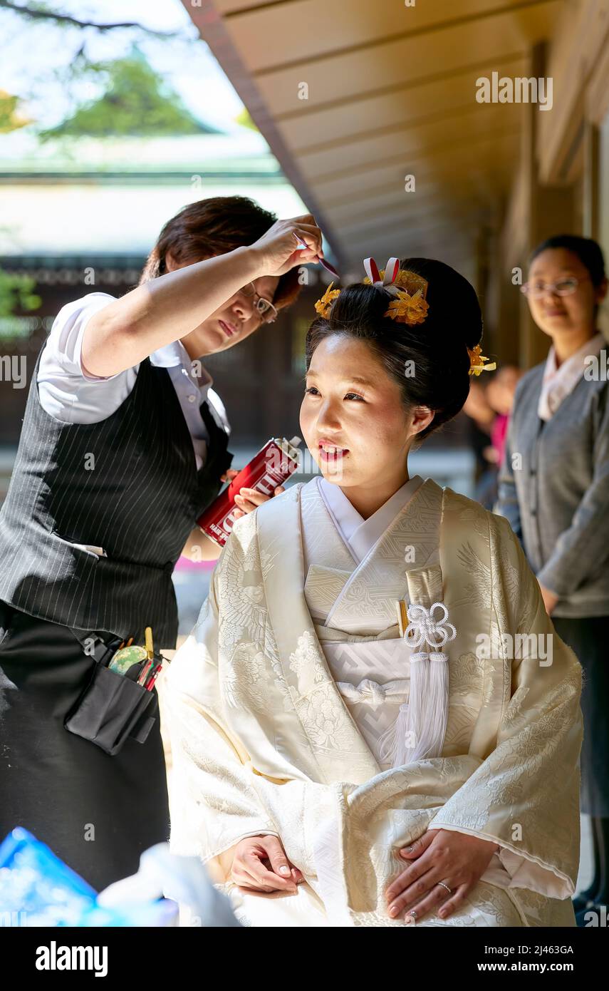 Shinto shrine ritual hi-res stock photography and images - Alamy