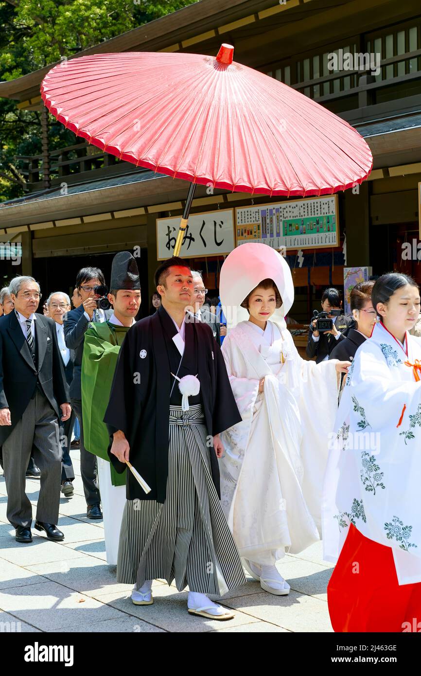 Japan. Tokyo. Traditional wedding ceremony at Meiji Jingu Shinto shrine ...