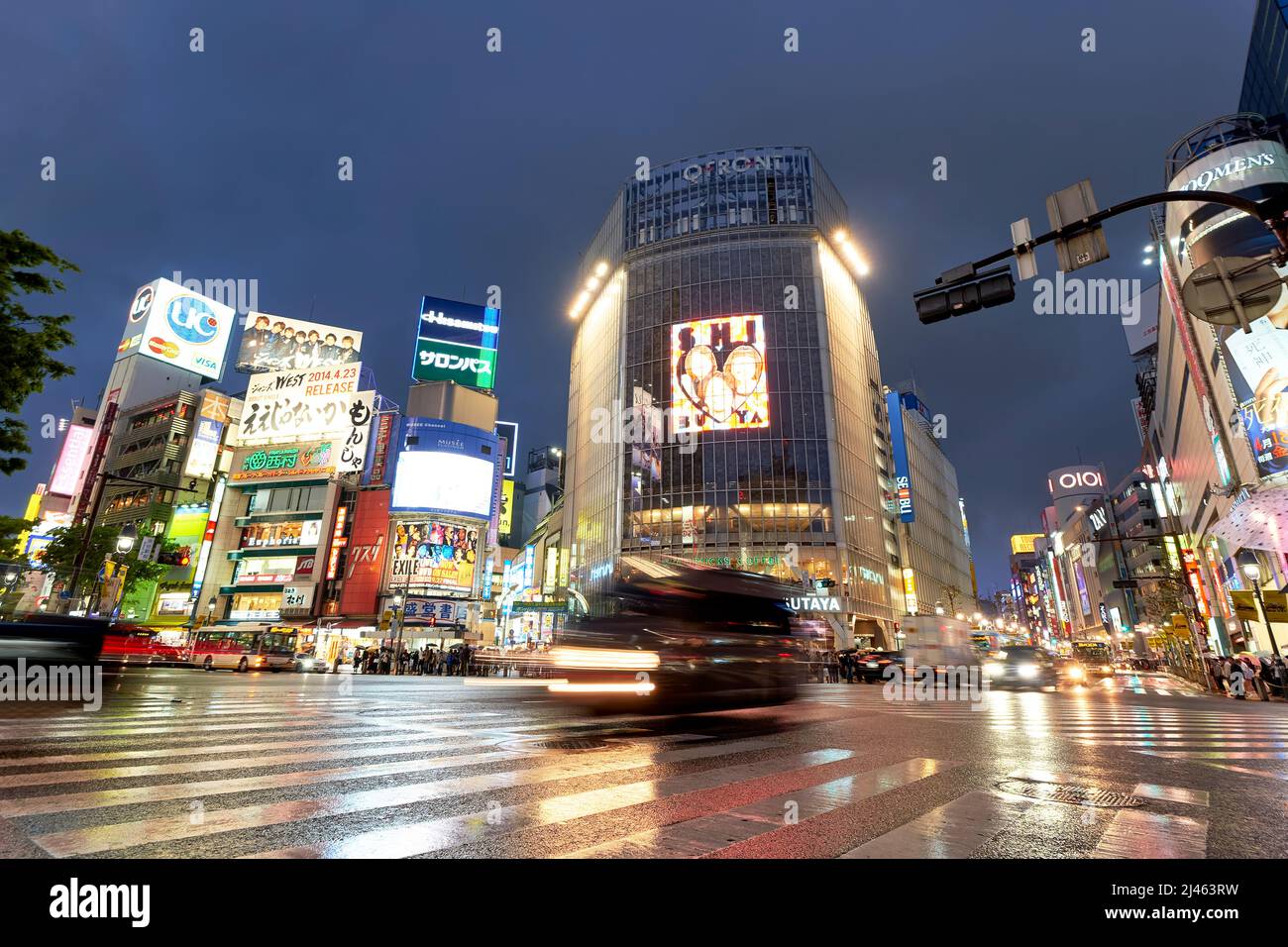 Tokyo waterfront with skyscrapers hi-res stock photography and images ...