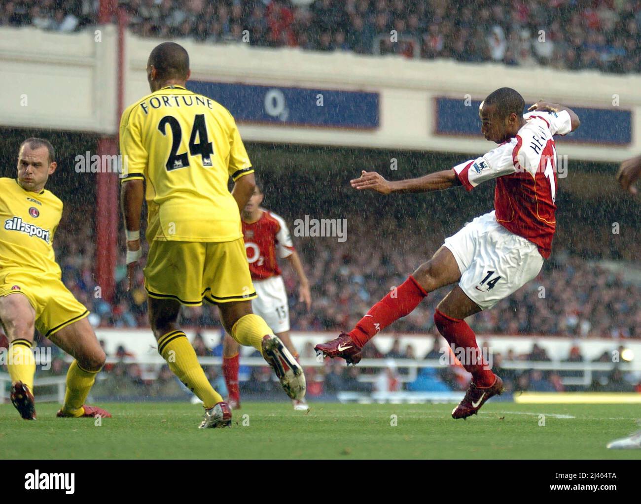 Thierry henry october 2004 hi-res stock photography and images - Alamy