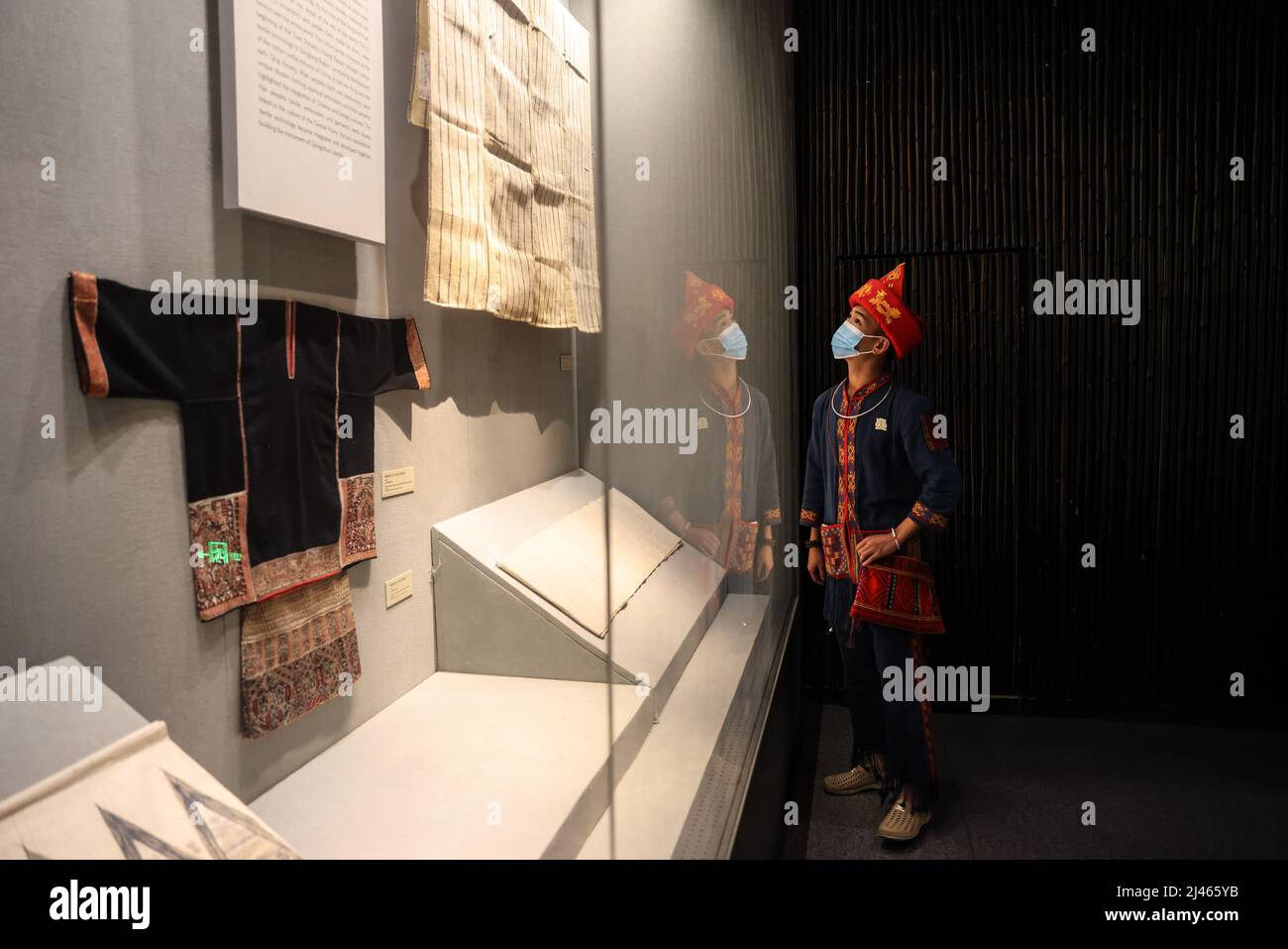 Wuzhishan, China's Hainan Province. 8th Feb, 2022. A visitor views Li ...