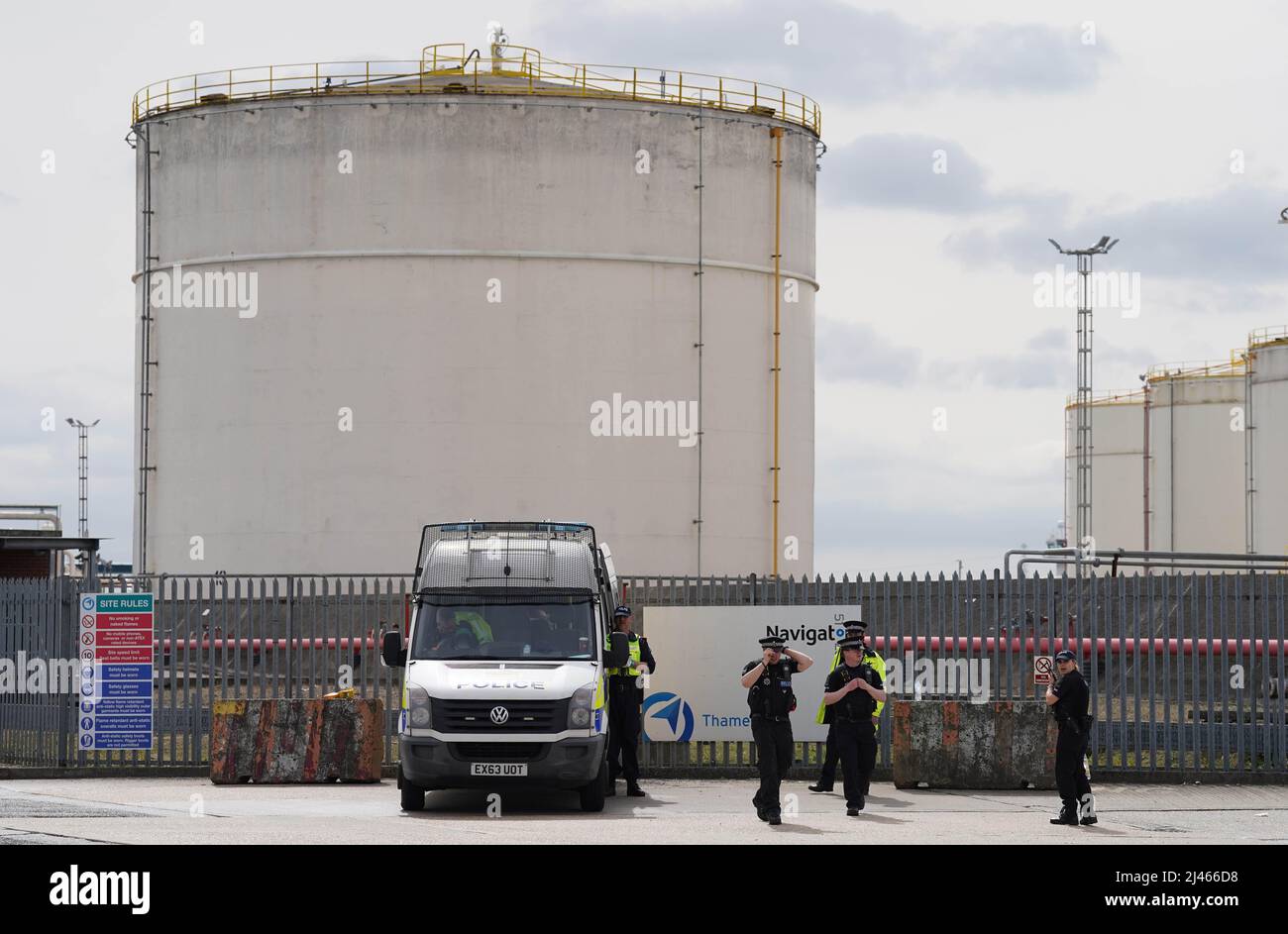 Oil terminal grays hi-res stock photography and images - Alamy