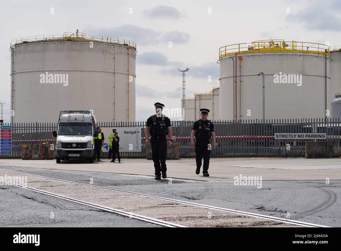 Oil terminal grays hi-res stock photography and images - Alamy