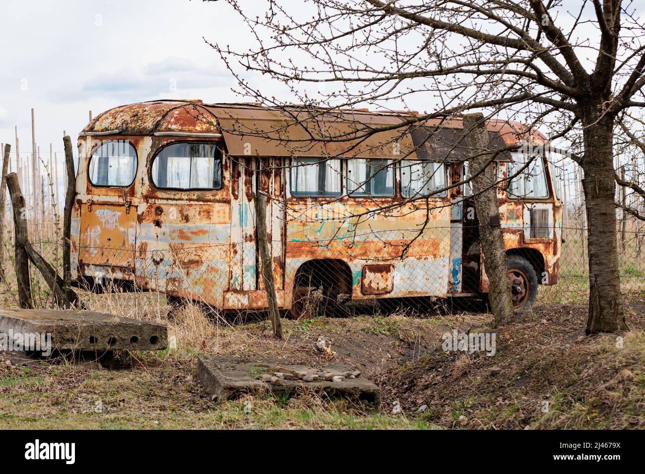 Rusty buses hi-res stock photography and images - Alamy