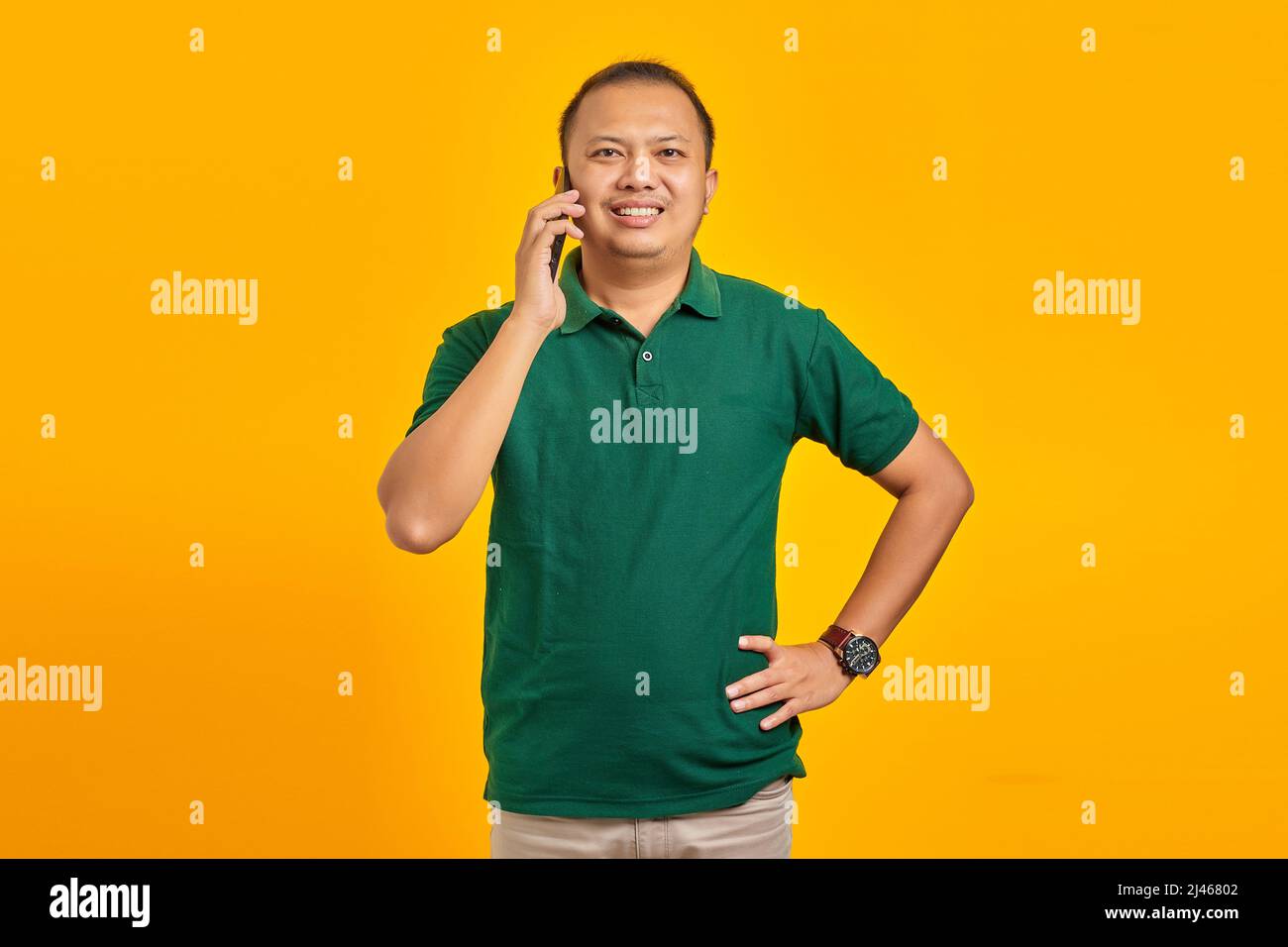 Asian man talking hi-res stock photography and images - Alamy