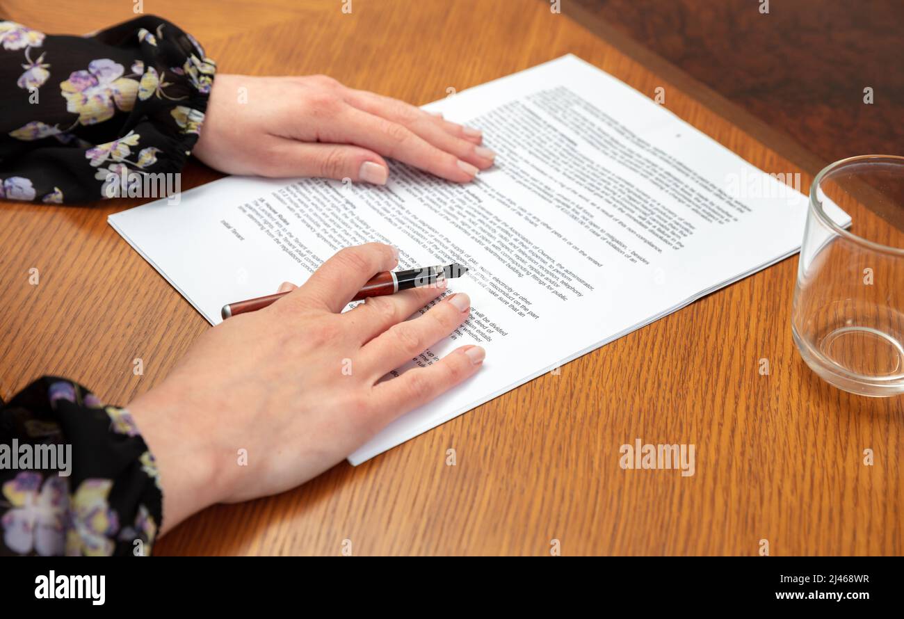 Signing table hi-res stock photography and images - Alamy